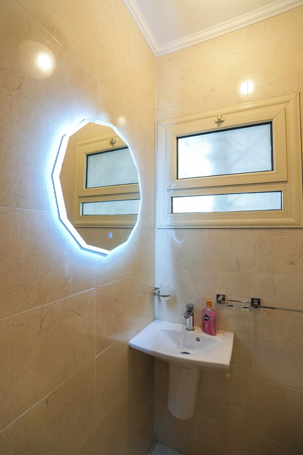 Vintage & Practical Flat-walking Distance- Nile - Cairo