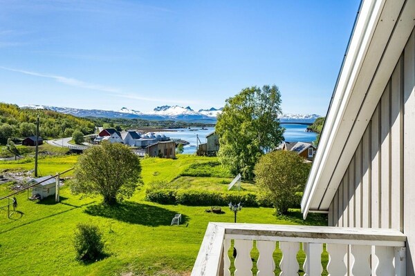 Countryside Holiday Home In Norwegian Fjord With Mountain Views & Serene Gardens - Saltstraumen