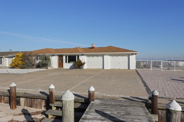 Surrounded By The Bay With Pool! - Barnegat Light, NJ