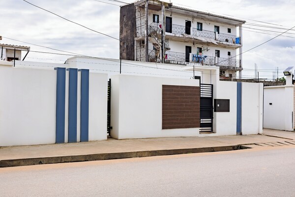 Villa Cozy Haut Standing. Située En Bordure De Route. Idéal Pour Les Familles. - Douala