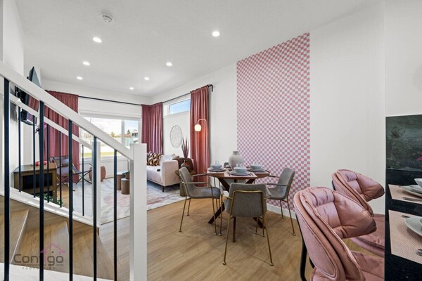 Pretty In Pink | Hot Tub | 10 Min To Wem | Kingbed - 