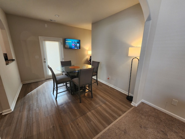 Spacious 4br/2ba Home-charming Downtown Youngsville- Near Raleigh & Wake Forest. - Wake Forest, NC