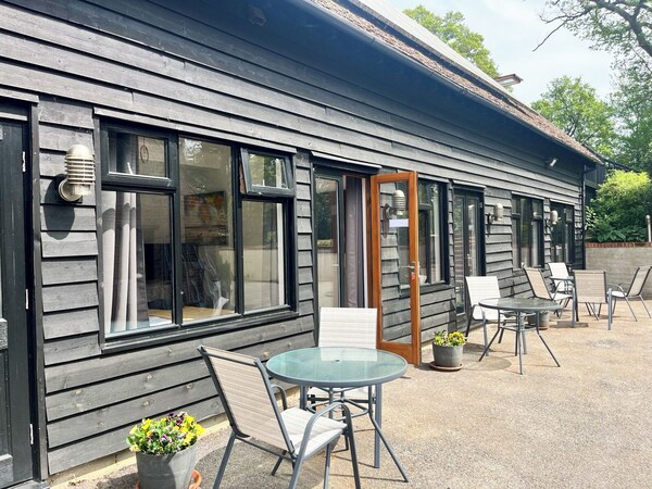 Secluded Sussex Studio With Private Forest Access - Horsham