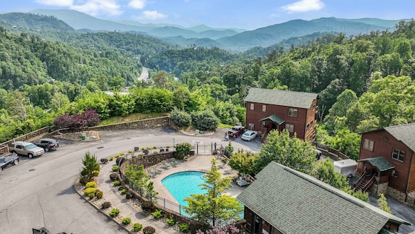 Breathtaking Sunrise Views | Resort Pool | Hot Tub - Gatlinburg, TN