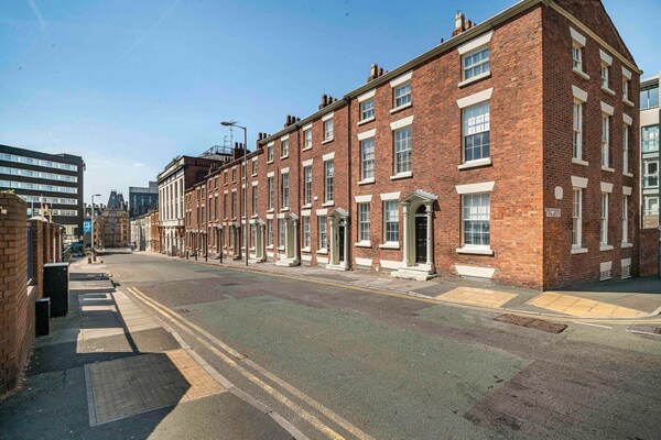 Guestready - Stylish Getaway In Liverpool - Liverpool central station