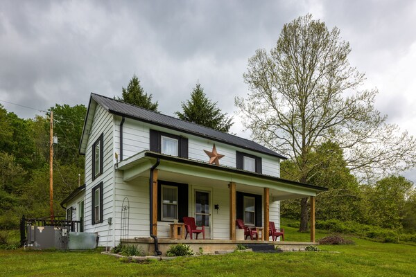 New Peaceful Countryside Full Kitchen Firepit Hike - New Plymouth, OH