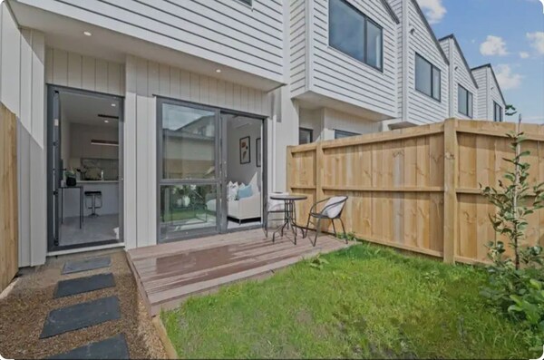 Modern House In Orewa Close To The Beach, Cafes, Restaurants And Entertaintment - Waiwera