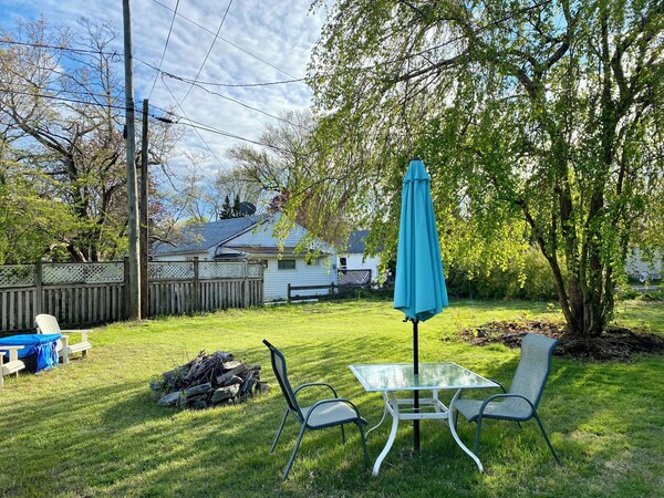 Charming 1920's No Frills Cottage In Peaceful Old Saybrook - Old Lyme, CT