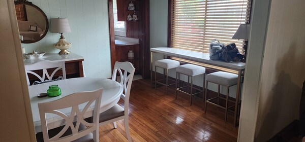 Charming 2-bedroom Bungalow With Ac, Wifi In Pleasant Pineville - Pine Mountain State Resort Park, Pineville