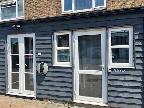 Comfy Apartment - 12 Mins From Gatwick - Crawley
