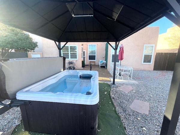 Dayflower: A Tranquil Retreat Blending Comfort, Elegance, And Natural Beauty - Corrales, NM