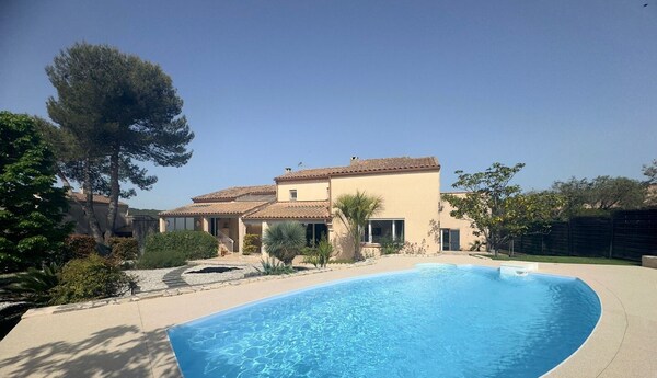 Spacious Villa With Pool  Near Montpellier - Le Crès