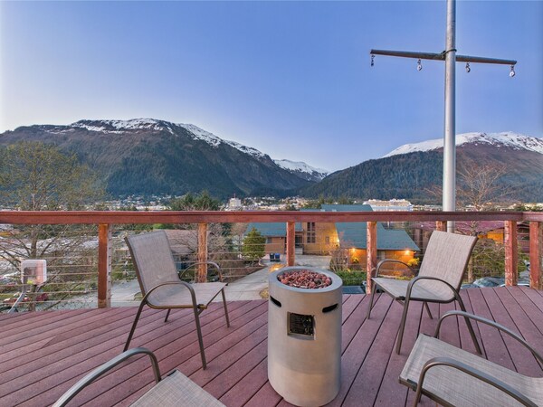 Admirals View | Panoramic Views, Family Friendly - Juneau, AK