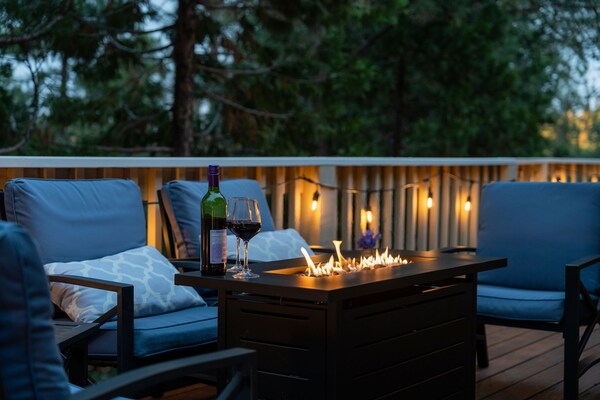 Whispering Pines Lodge, 25 Mi To Yosemite,baby Friendly, Grill, Game Room - California