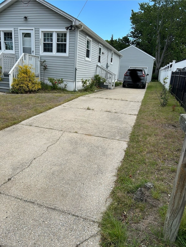Pure Bayside Bliss In A 2-bedroom House With Ac, Wifi And A Block From The Bay. - Cape May Point, NJ