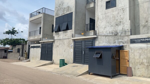 Charming 1-bedroom House With Ac, Wifi In Cotonou - 柯多努