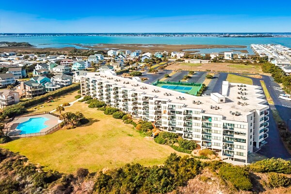 Stunning First Floor Condo With Shared Pool And Tennis Courts | Beach Access - Morehead City, NC