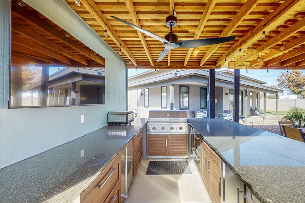 Charming Chandler Retreat With Pool, Guest House & Fun! - Chandler, AZ