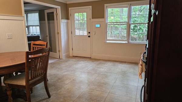 Get Cozy In This 2-bedroom Garden Apartment In Peaceful Alpharetta. - Alpharetta, GA