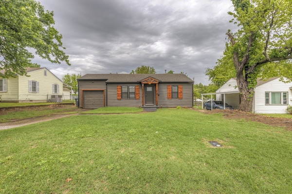 Monticello Cottage Near Owen Park - Tulsa, OK