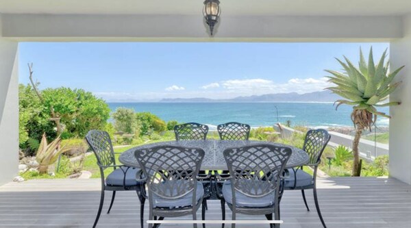 Luxury Villa With Ocean Views In De Kelders - Gansbaai