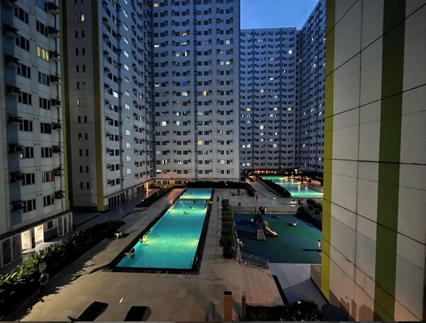 Serendipity Suite Getaway With A Relaxing  Pool View In The Heart Of Quezon City - Metro Manila
