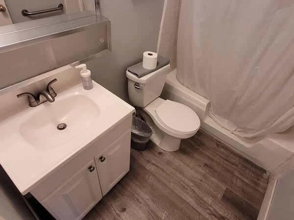 Charming Queen Bed Unit In Beverly Hills With Ac + Wifi - Los Angeles, CA