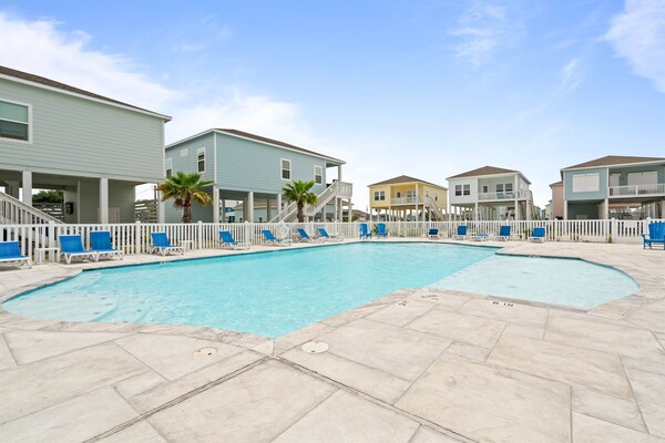 Bayside Haven W/ Resort Pool + Angler's Paradise Nearby - Aransas Pass, TX