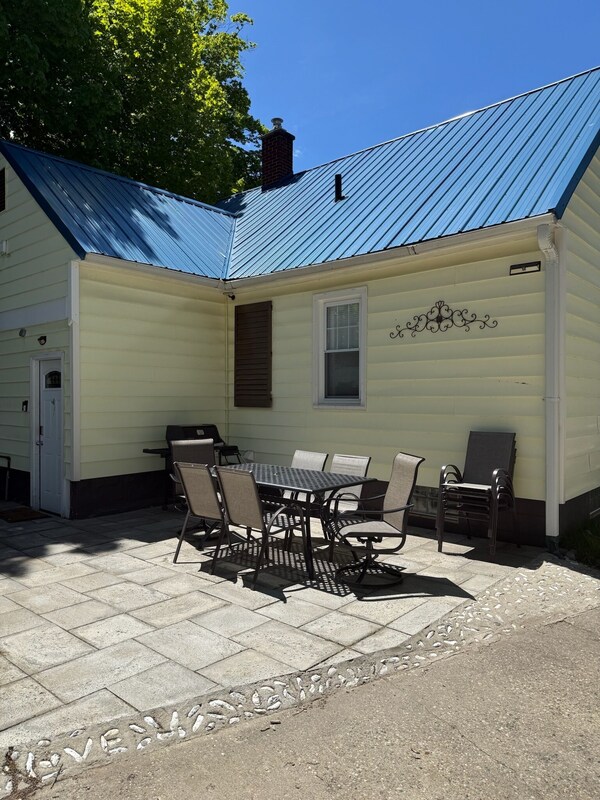 Charming 3-bedroom House With Ac, Wifi In Lovely Norton Shores - 格蘭德港