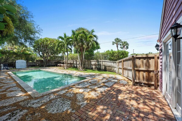 "Palm Beach Paradise: Cozy 1br + Pool, Minutes To Everything" - West Palm Beach