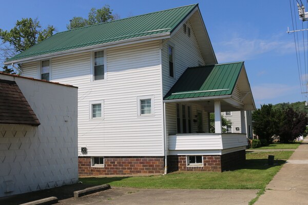 Charming 3-bedroom House With Wifi And Ac In Athens - Ohio University, Athens