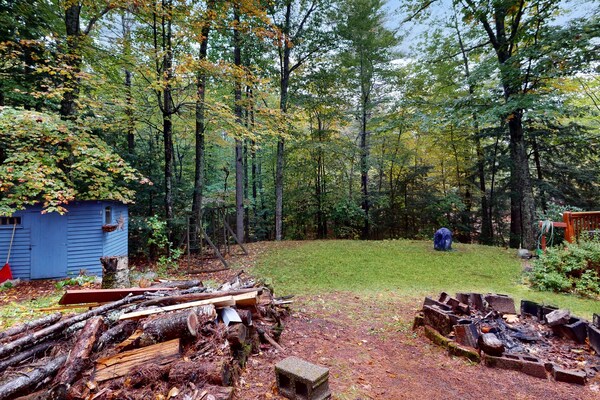 Charming Cabin With Serene Woodland & Lake Views And Modern Comforts - Beach Road, ME