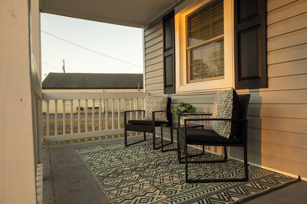 Beautiful, Modern Furnished 3-bedroom, 2-bathroom Cottage Near Attractions. - Chesapeake, VA