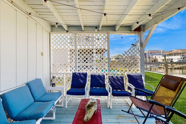 Stunning Waterfront Home With Enclosed Yard And Large Viewing Deck - Holden Beach, NC