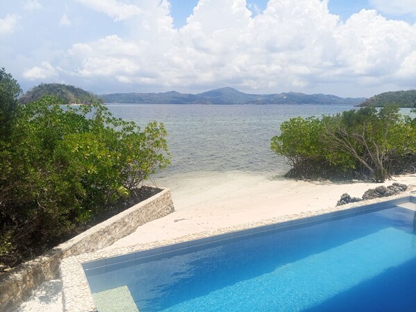 4 Bedroom 2-storey Beach House With Pool - Coron