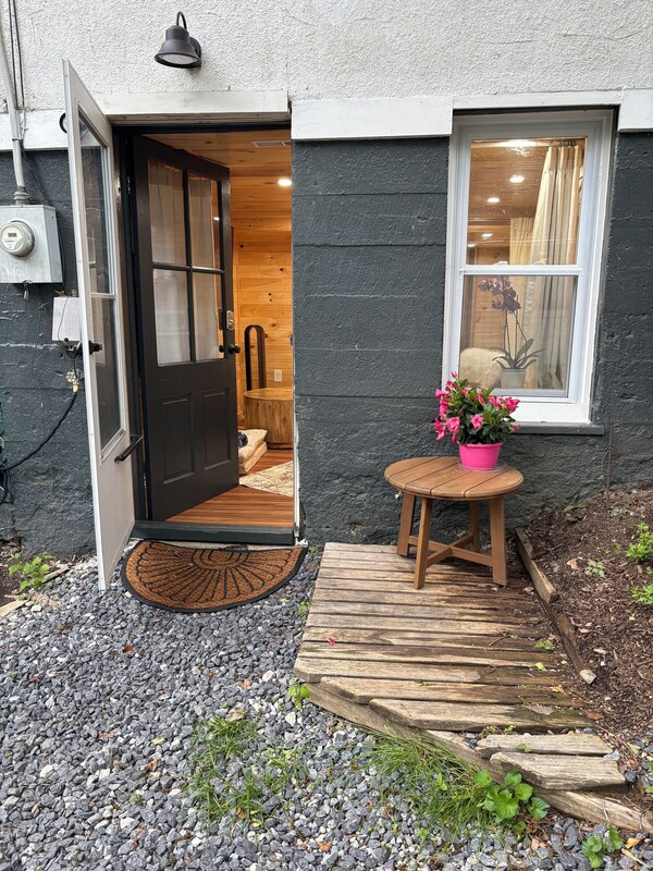 Cozy Rustic Walkout Basement Cabin In Historic Harpers Ferry - Harpers Ferry, WV