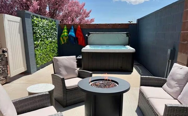Your Kanab Retreat W/ Hot Tub, Game Room, Pet Friendly - Kanab, UT
