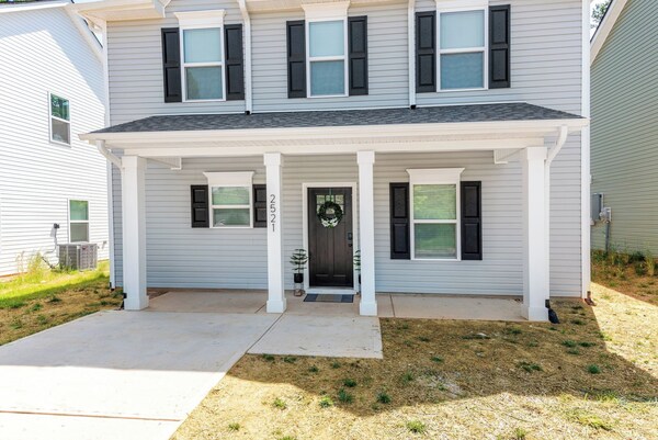 Charming 3-bedroom Charlotte Hub! 3.5 Miles To City! - Wesley Heights - Charlotte