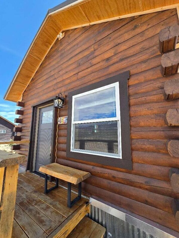 Dark Sky Retreat- 2 Cabins, Pet Friendly, Mountain Views - Wyoming