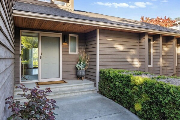 Relax & Unwind |Westside Getaway - 