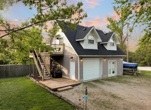 Lake Erie Retreat: Waterfront Cozy Apartment - Amherstburg
