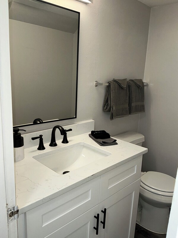 Charming 2-bedroom Apartment In Pleasant Alamo Heights With Ac, Wifi - Alamo Heights, TX
