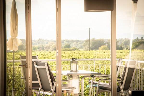 Ferienwohnung 'West-blick' Mit Bergblick, Privater Terrasse Und Wi-fi - Breisach am Rhein