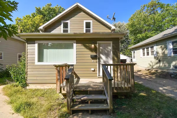 The Platinum Flat, Central Location, Sleeps 7 - Sioux Falls, SD