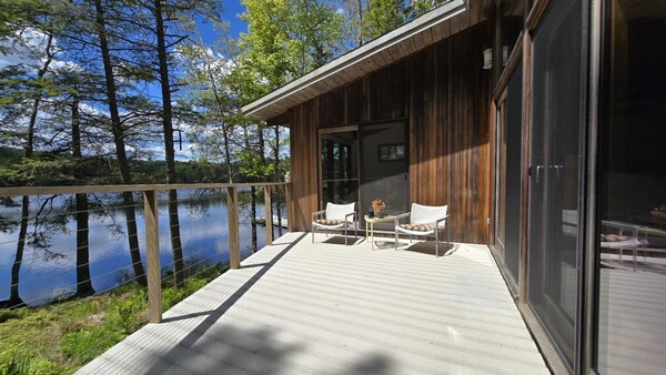 Escape To Nature: Cozy Lakeside Cottage On Lily Pond - Swan Island, Richmond