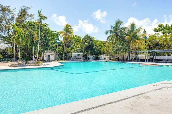 2 Mi To Sombrero Beach: Condo W/ Pool & Hot Tub - Marathon, FL