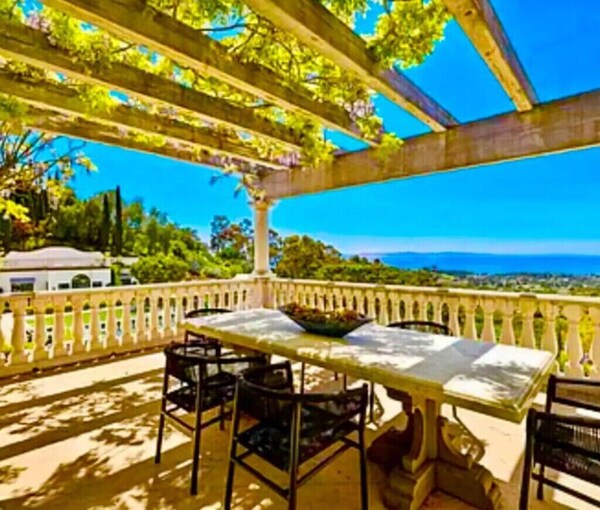 Your Castle In Montecito Awaits You! - Montecito