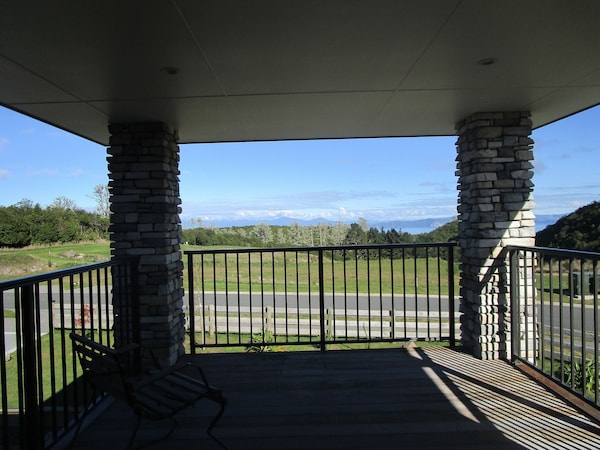 Apartment With Lake, Mountain & Rural Views. - Taupō