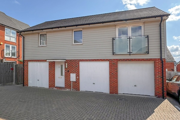 Cozy And Modern Two-bedroom Apartment - Dartford