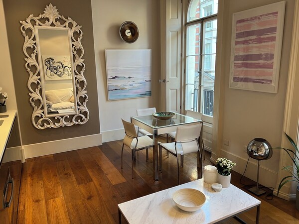 Mayfair Hart Of London \Nbond Street\noxford Street\nhyde Park\npiccadilly Circus - Charing Cross - London